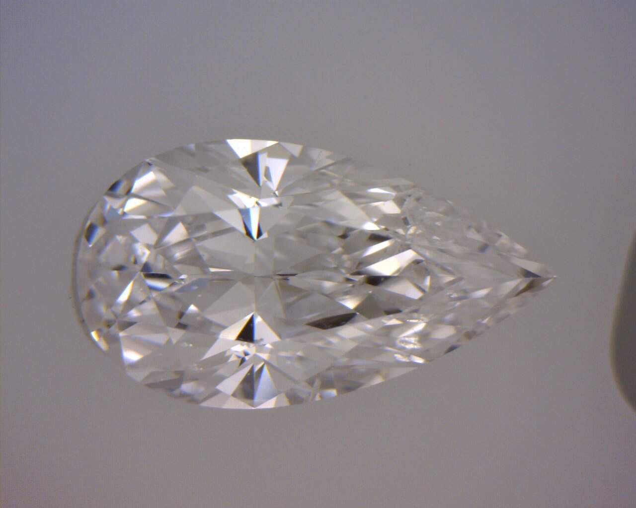 Pear Shaped Diamonds: What's the Best Engagement Ring Ratio?