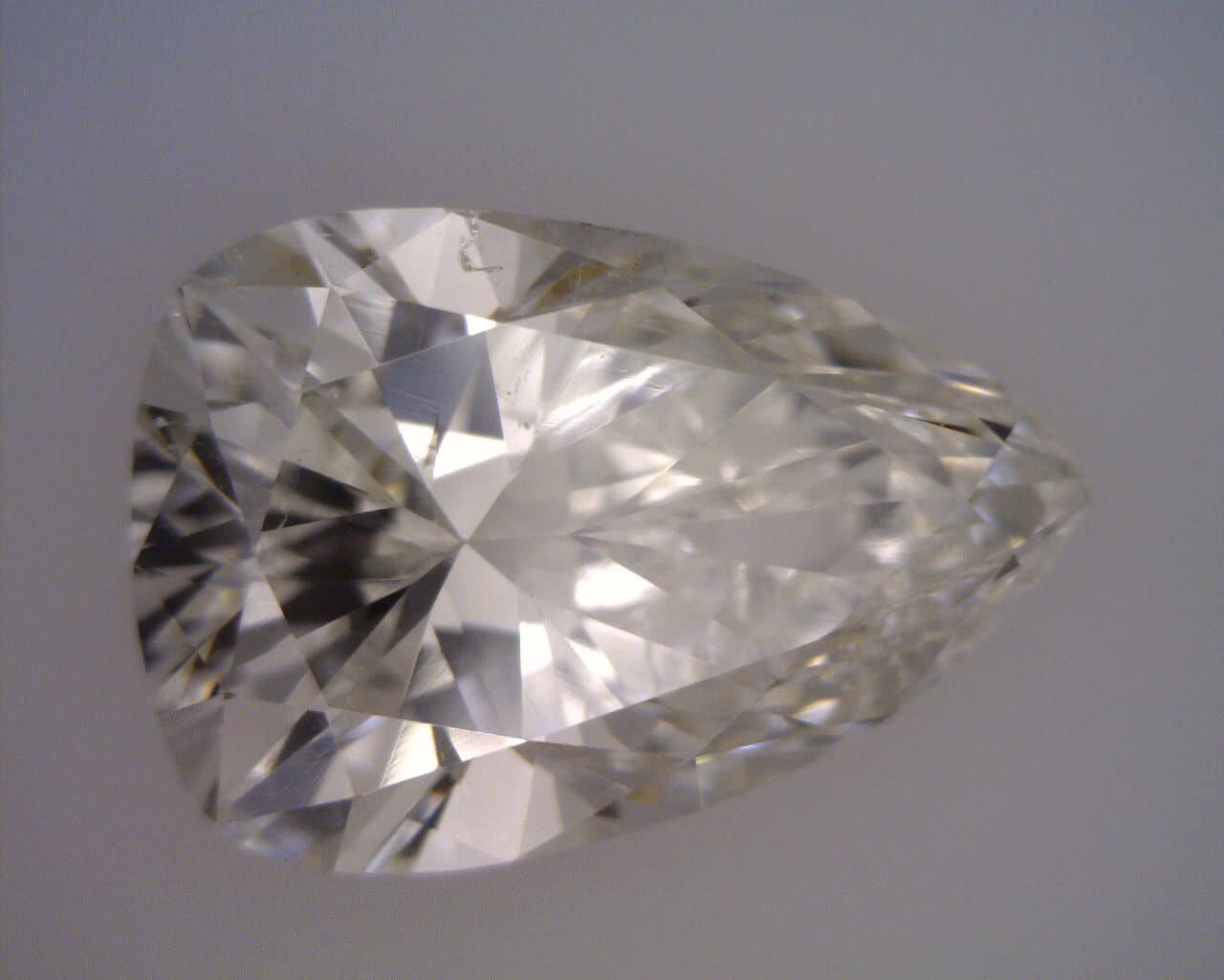 Pear Shaped Diamonds: What's the Best Engagement Ring Ratio?